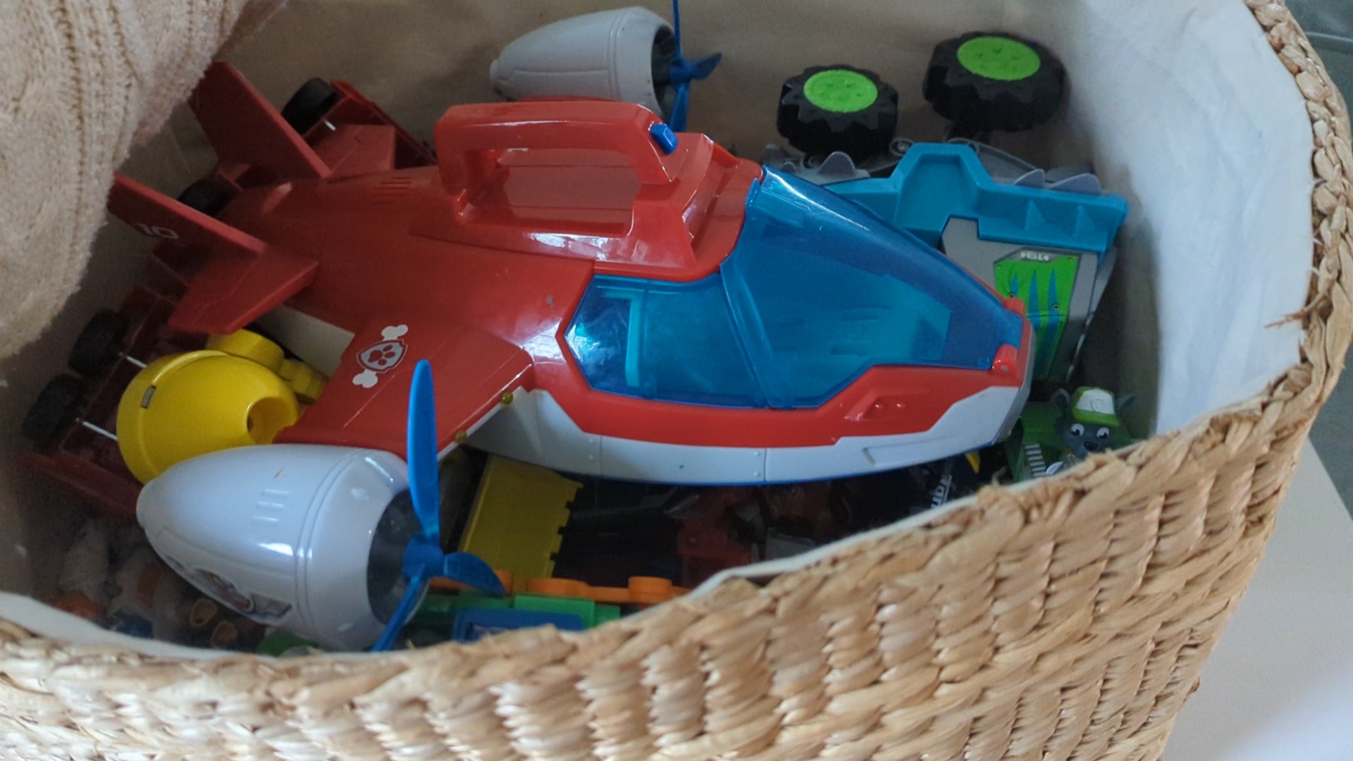 Toy Storage in Living Room, 7 Creative Ideas for Hiding the Toys ...